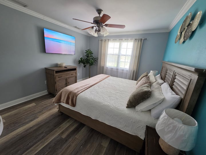 Foley 1br Home | King Suite, Kitchen & Laundry - Foley, AL