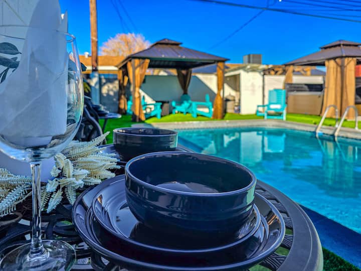 Downtown Home With Pool | Hot Spa: 6 Bedrooms - Las Vegas, NV