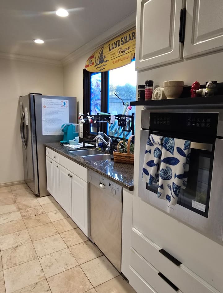 Stylish Guesthouse, Five Star & Dog Friendly - Torrance, CA