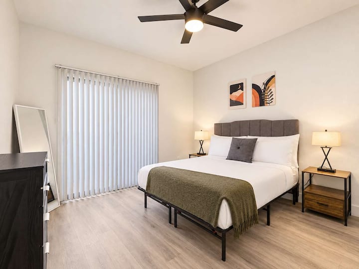 Cozysuites Glendale - Westgate W Pool! 2br 2ba - Glendale, AZ