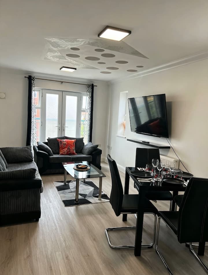 Stanton- Impeccable & Stylish 2 Bedroom - Dagenham