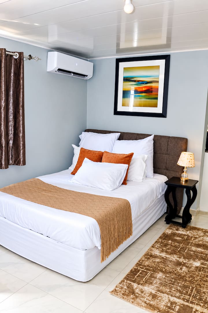 Room In Lusaka. 1 King Bed, Ac. Solar. Wi-fi - Zambia
