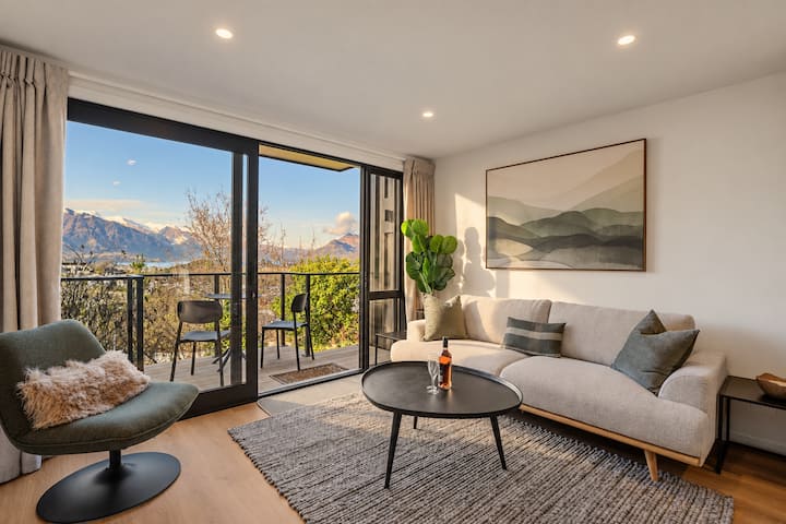 Townside Retreat | Twilight - Queenstown