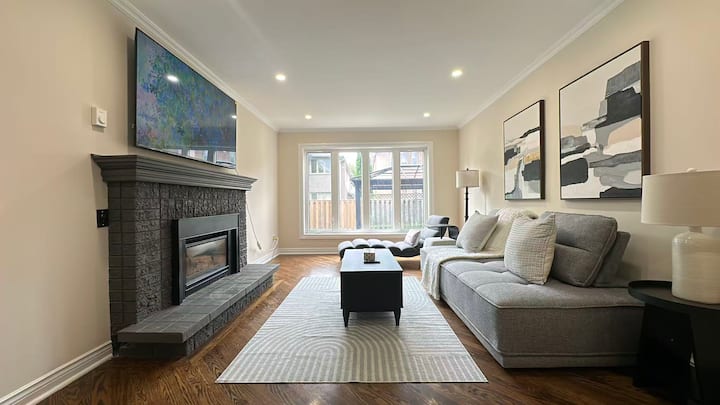 4br Richmond Hill Home W/ Backyard & Free Parking - Vaughan