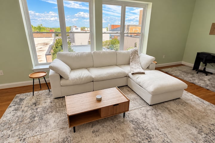 Room To Unwind: Two Suites In Downtown Hickory - Hickory