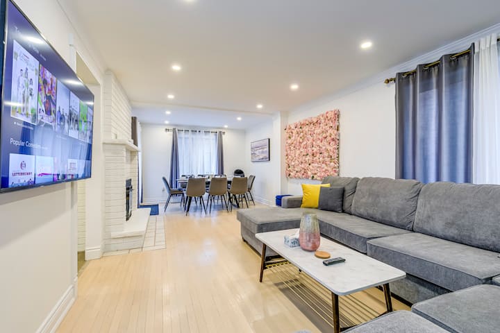 Spacious 5 Bed Near Airport With Flower Wall & Bbq - Toronto