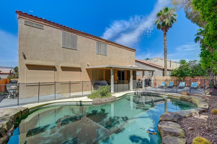 *New* 6br 4.5ba Designer Home W/ Pool | Sleeps 16! - Las Vegas, NV