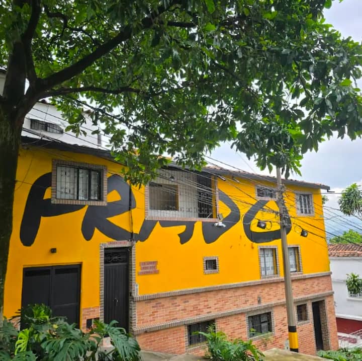 Big House In Prado Medellin - Copacabana