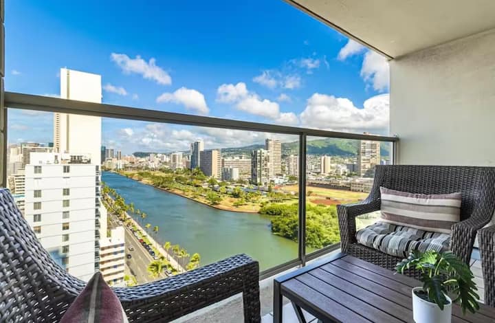 Waikiki Skyview Family Retreat&cozy Escape - Honolulu, HI