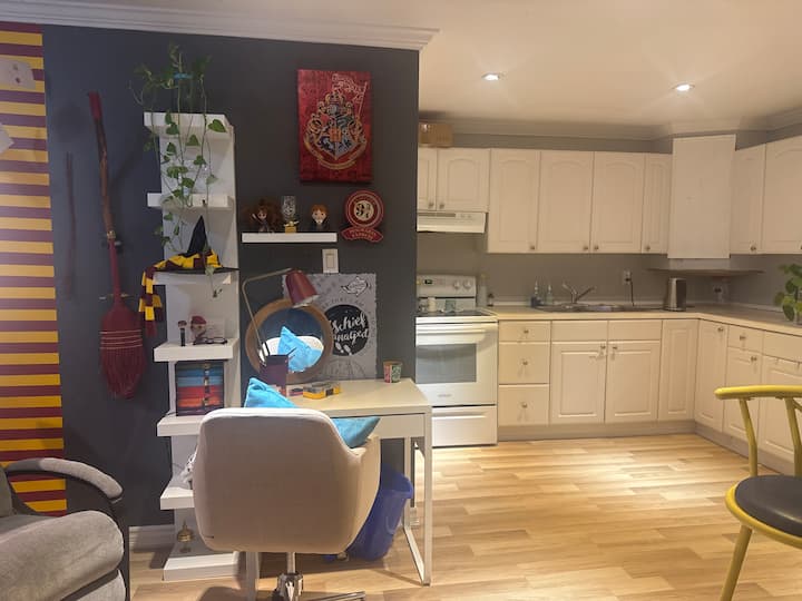 Cozy, Spacious, And Stylish 2br Basement Retreat - Burlington