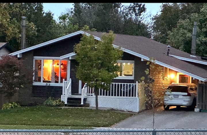 Cozy, Spacious, And Stylish 2br Basement Retreat - Burlington