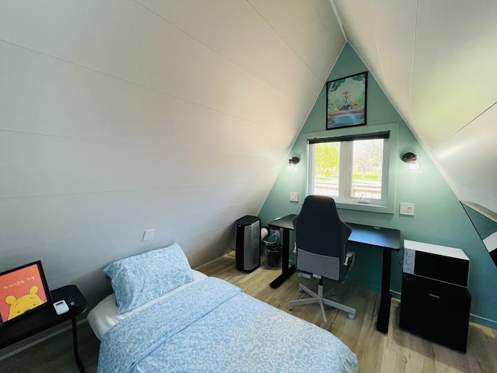 Unique A-frame Tiny Home | Toronto Smart Tv - Toronto