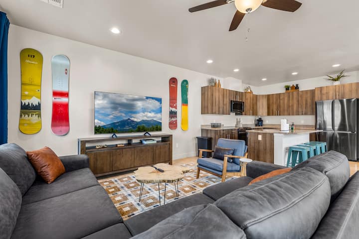 Family Basecamp W/ A Private Hot Tub | A/c - Flagstaff, AZ