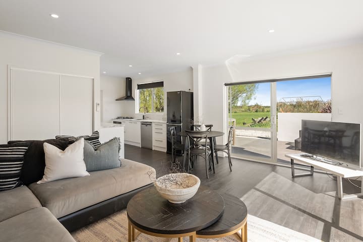 3br Country Retreat Blossom-lined Drive, Near Chch - Prebbleton