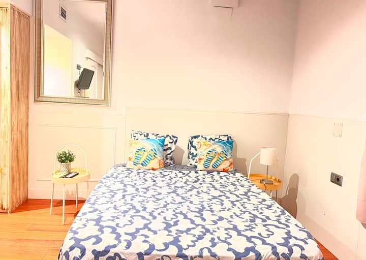 Location First Room For 3 By The Luxury Marina - Barcelona