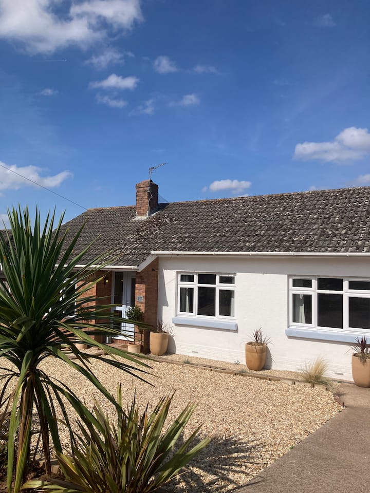 Devon Escape: Rolling Devon Views & Walk To Beach - Budleigh Salterton