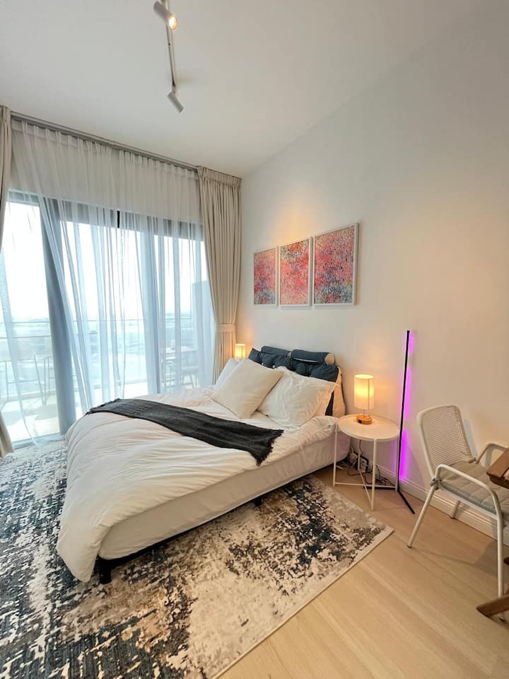 Cozy Furnished Studio | Metro Access - Dubai