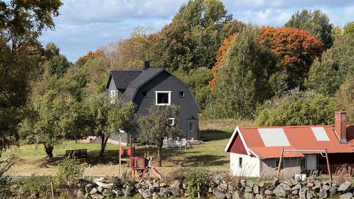 Nyrenoverad Villa, 7 Sovrum, 10000kvm Privat Mark - Värnamo