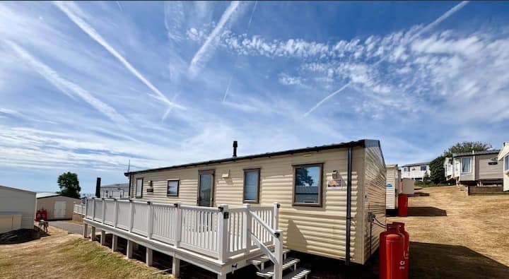 Robsons Retreat @
Elms 127 - Exmouth
