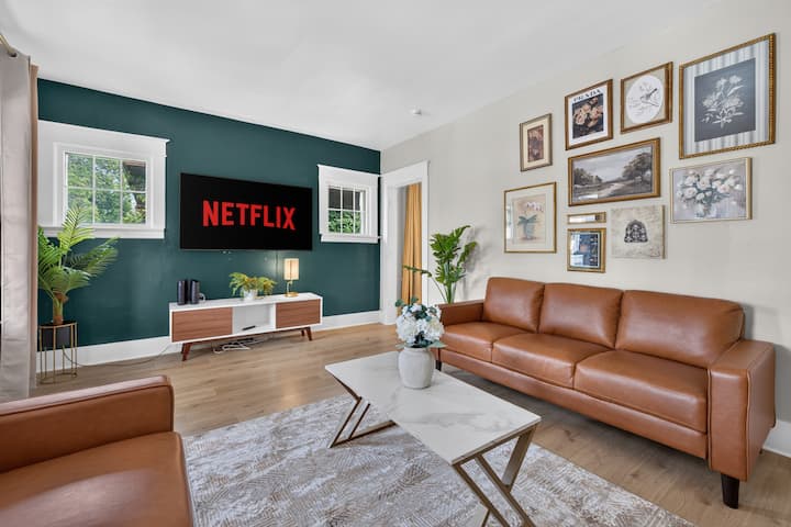 Charming Niagara Falls Apartment - Niagara Falls, NY