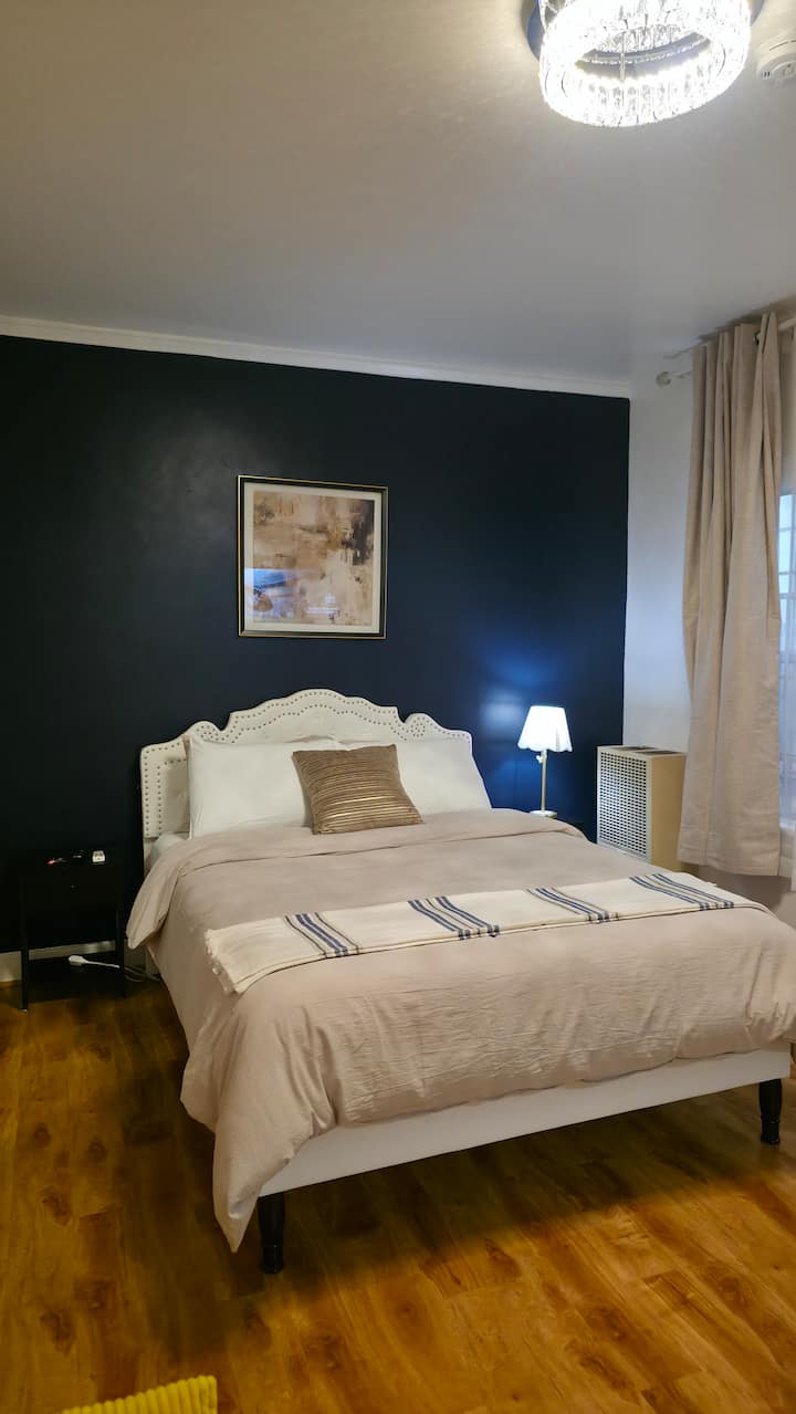 Studio In Hollywood Blvd - West Hollywood, CA