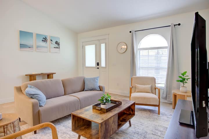 Pool Home Retreat | Near Downtown & Beach-sleeps 8 - 聖奧古斯丁