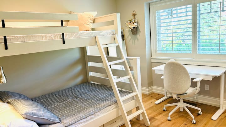 A Private Bunk Room For Adventure Buddies - Squamish