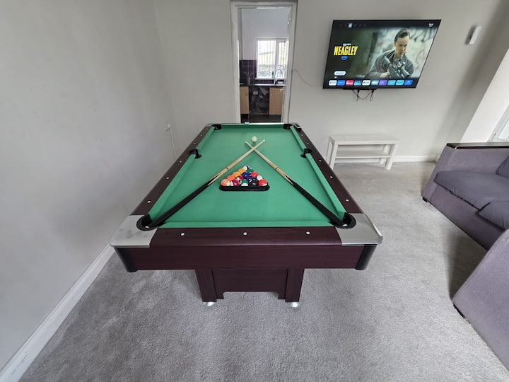 Iconic Space - Cosy Hottub Retreat W/pool Table! - Cardiff