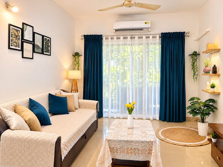Luxury 1bhk With Pool View Balcony And Gym - India