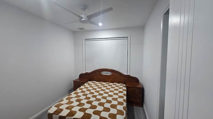 Bright Private Room In Friendly Shared Home - Donnybrook