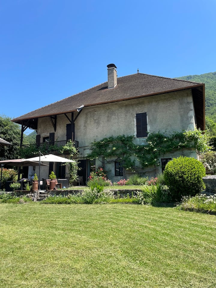 Monument Historique Doussard Entre Lac Et Montagne - Lake Annecy