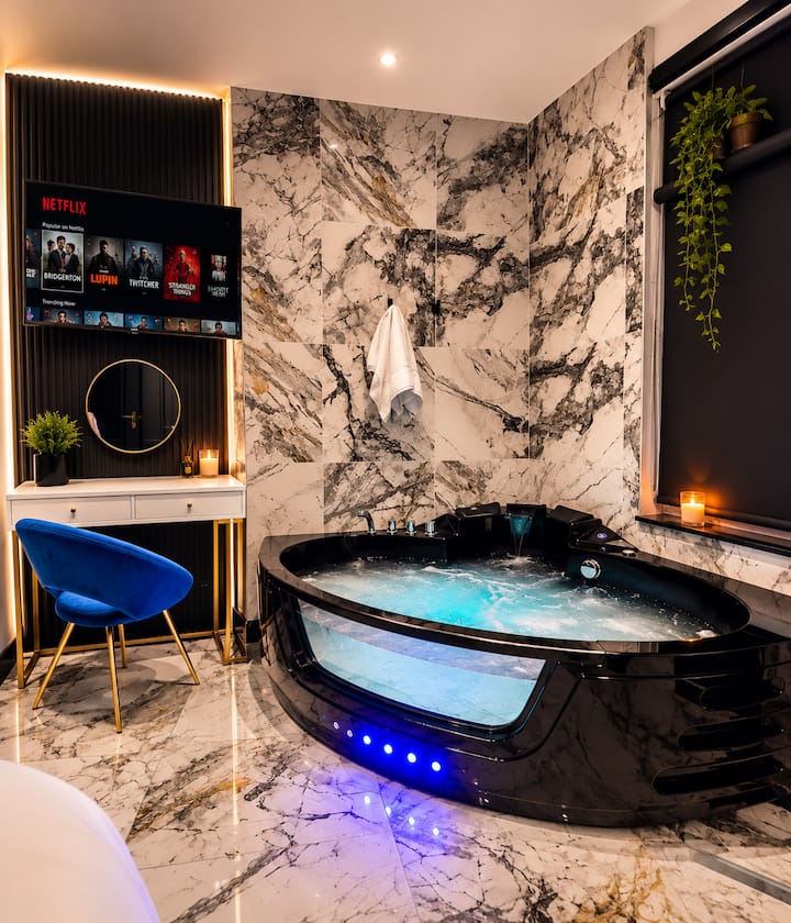 Iconic Stays Private In-room Hot-tub Private Spa - London