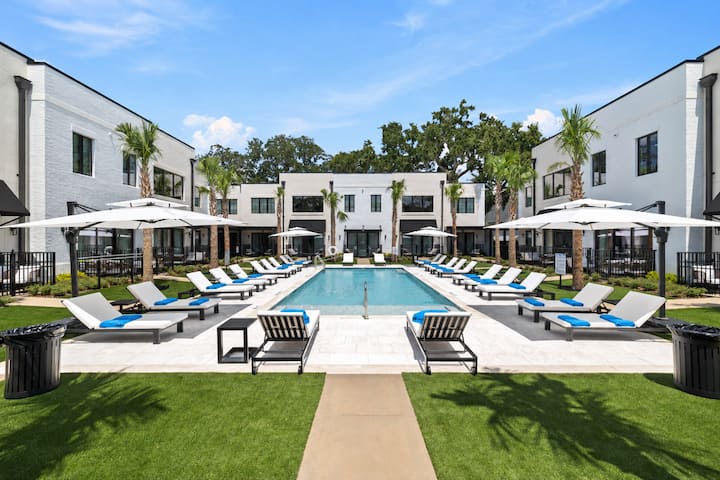 Cassa Orlando: Luxury Poolside 1br/2ba Unit 105 - Orlando, FL