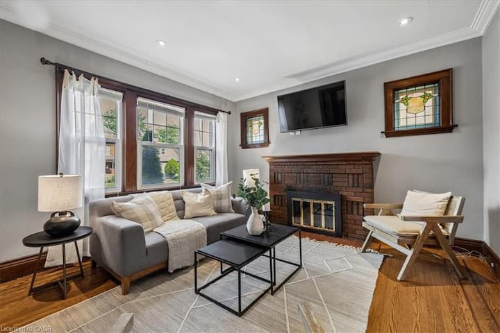Charming Century Home For Mid-term Stays - Hamilton