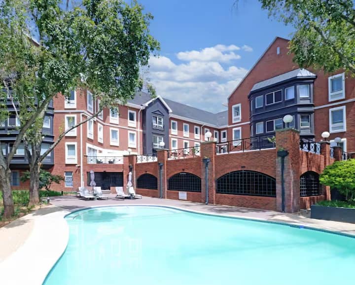 Unit In Sandton|gym |Pool|braai|games|work|lounge - Afrique du Sud