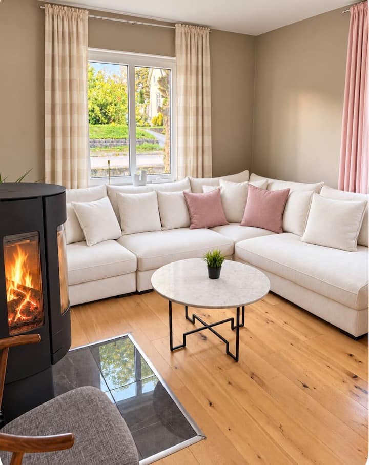 Modern Villa Near ÖRebro University. Free Parking - Örebro