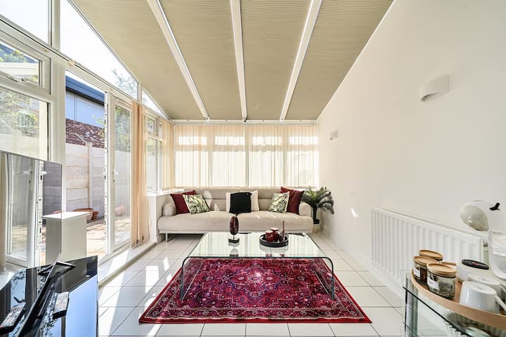 Beautiful Harrow House - Watford