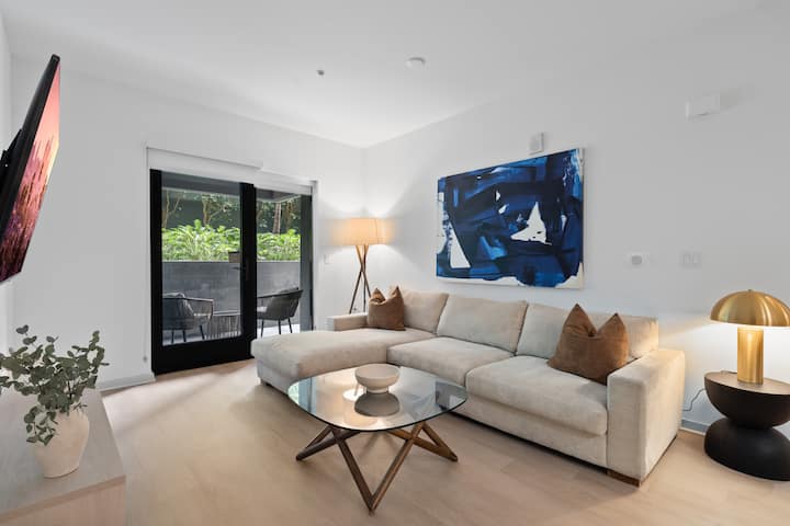 Chic 2br Retreat In The Heart Of Hollywood - Hollywood, CA