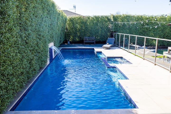 Relax In Rosebud's Hidden Oasis - Pool & Spa - Flinders