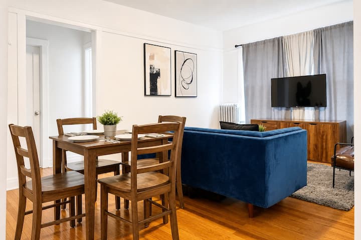 3br Rogers Park Apt Near Loyola & Lake Michigan - Skokie, IL