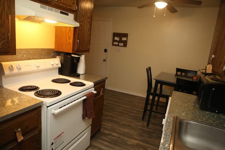 Spacious 2br/1ba Stay Minutes From Fort Sill - 勞頓