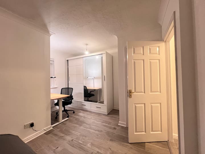 2 Bed House Ensuite /Driveway Parking Near City - Gateshead
