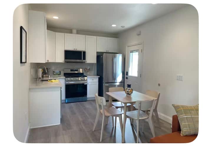 Twin Palms Guesthouse - Tustin, CA