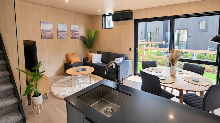 Shearers Villa | Central Frankton W Parking - Queenstown, New Zealand