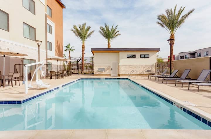 Modern 3 Separate Hotel Kitchensuites W/ Breakfast - Redlands, CA
