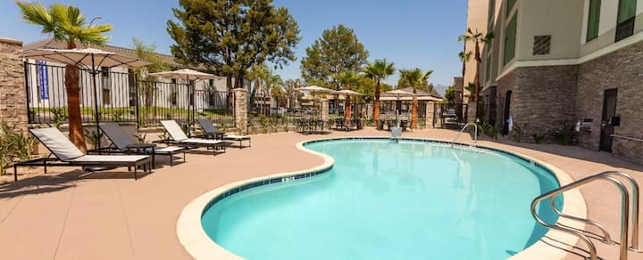 Modern 2 Bedroom Hotel Kitchen Suite W/ Breakfast - San Bernardino, CA
