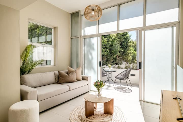 Heritage House | Green Point | Sleeps 16 - Camps Bay