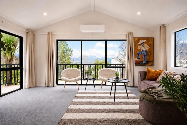 Mountain & Lake Views | 3br House - Queenstown, New Zealand