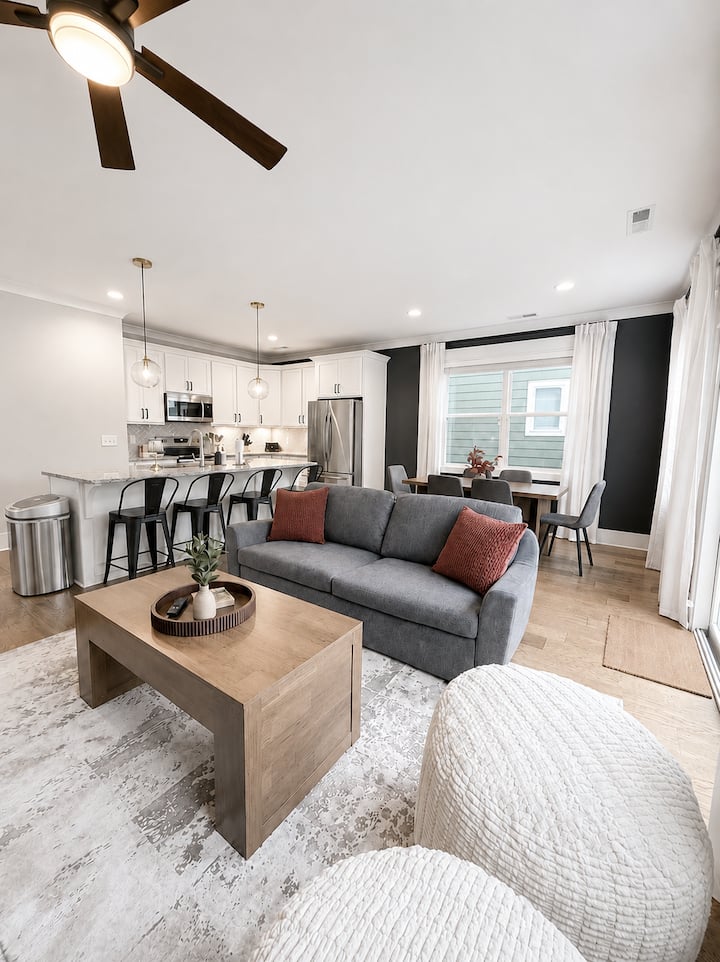 Large Home | Near Mtsu | Fenced Yard | Modern - Murfreesboro, TN