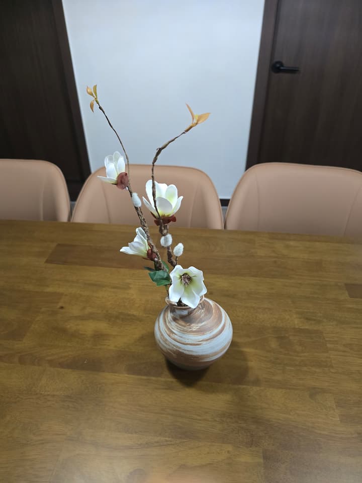 ️기본8인open특가️홍대메인거리근접/3룸/한옥감성/깔끔/세련/짐보관/어메니티/호텔침구 - South Korea